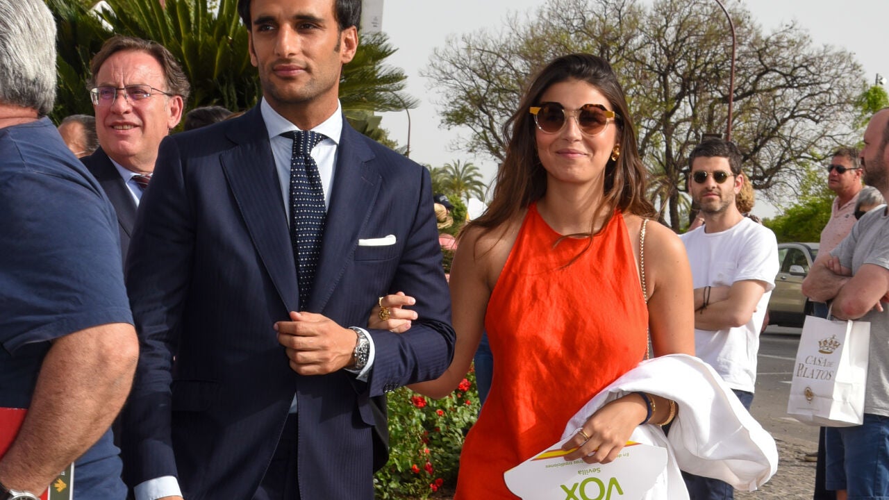 Tana Rivera triunfa en Sevilla con el vestido de lino naranja de ...