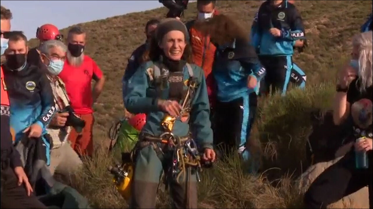 Beatriz Flamini abandona la cueva donde ha estado 500 días sola y aislada