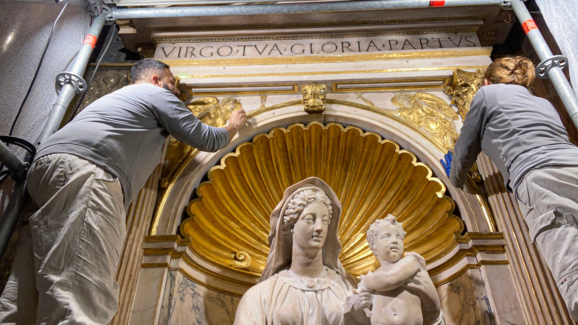 Con bacterias hambrientas se restauran piezas de valor incalculable