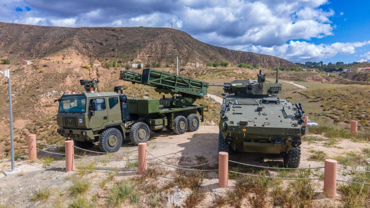 Llegan los nuevos lanzacohetes del Ejército español, con un alcance de ...