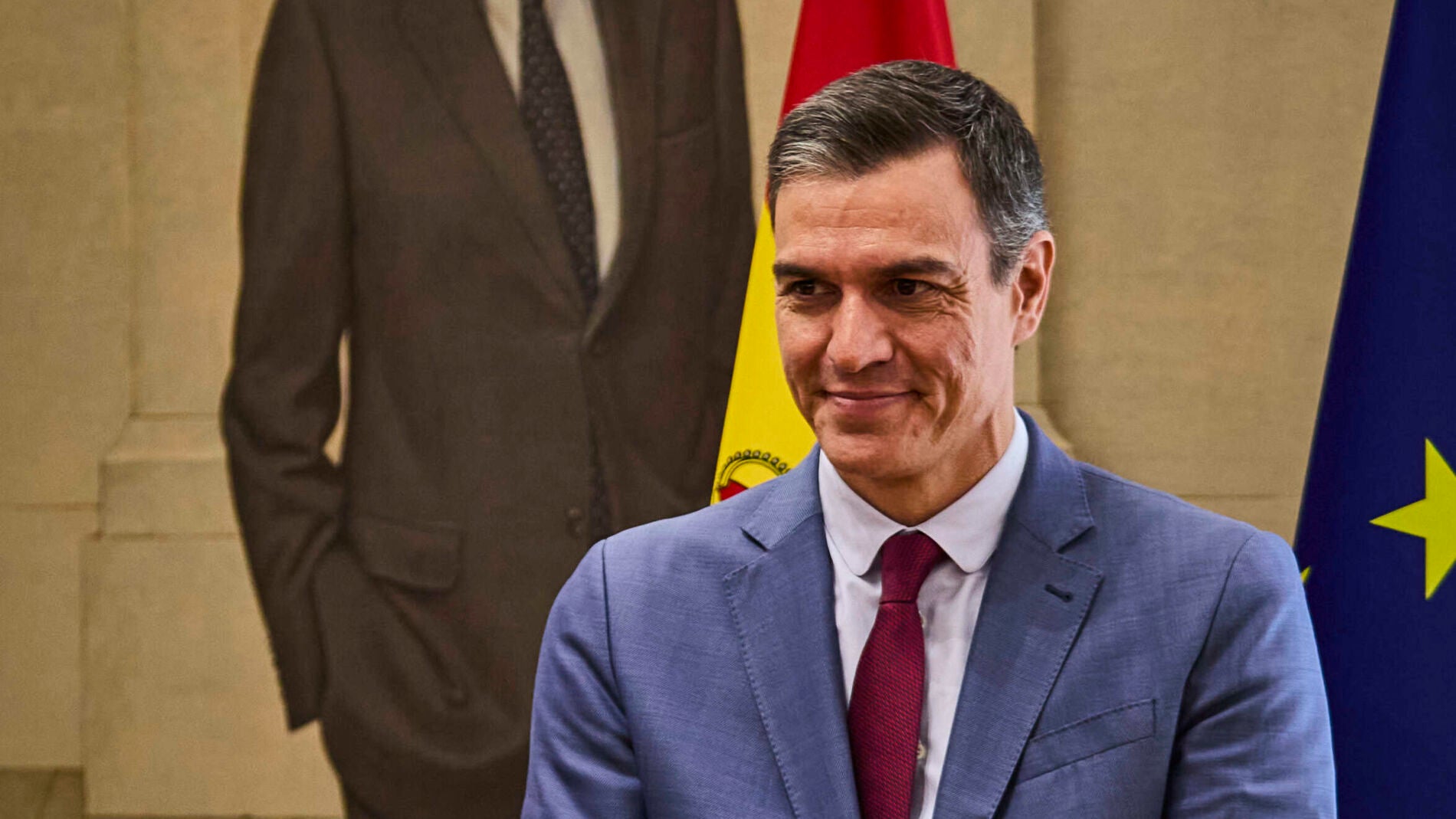 Sánchez diseña una campaña «a cara de perro»