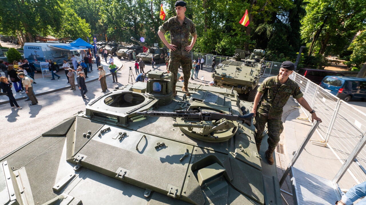 Día de las Fuerzas Armadas: 5.500 militares, buques, cazas y hasta un ...