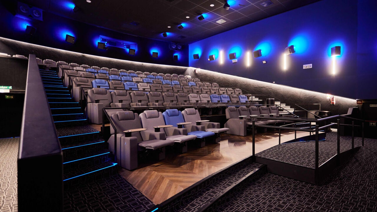 Valencia inaugura el primer cine «Premium» con butacas reclinables