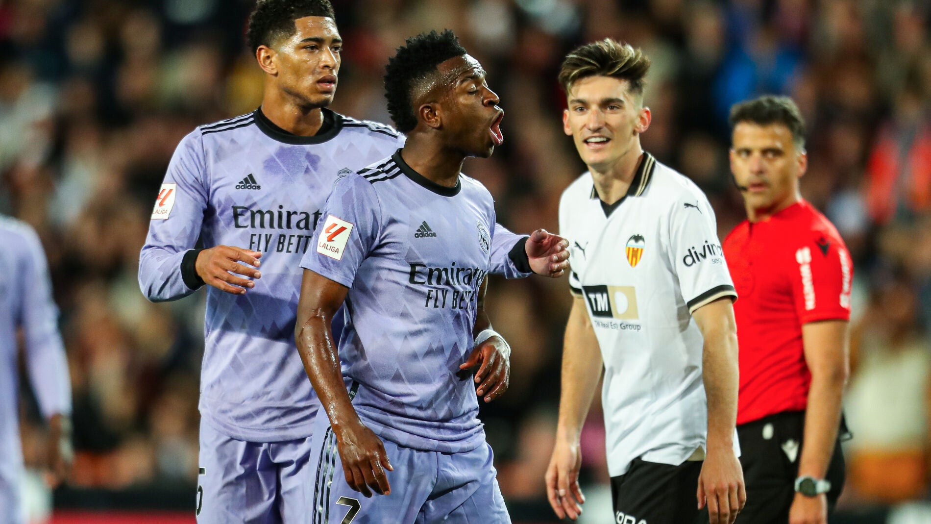 El lamentable vídeo de un niño llamando mono a Vinicius en el Valencia ...