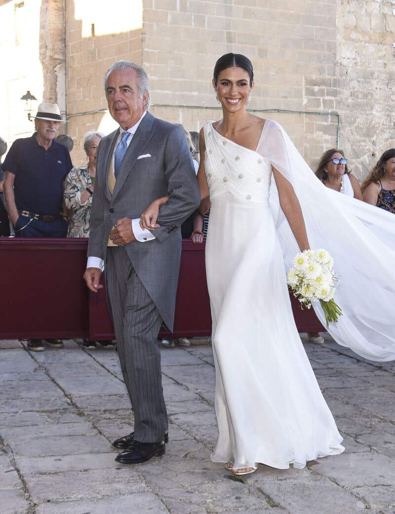 Ana Cristina Portillo Brilla Con Un Vestido De Novia Minimalista Y Una Ana Cristina Portillo Brilla Con Un Vestido De Novia Minimalista Y Una