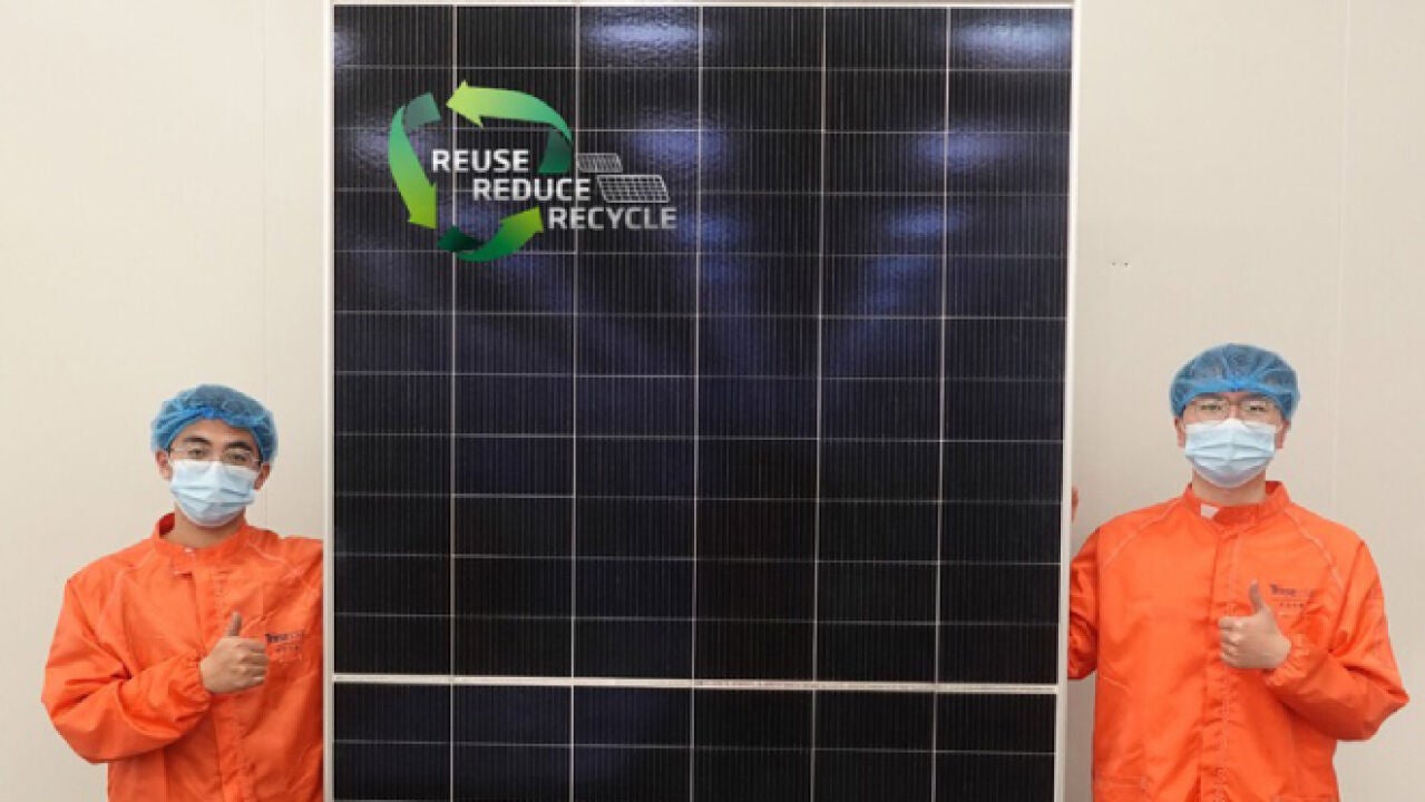 China revoluciona la energía solar con el primer panel 100% reciclado y ...