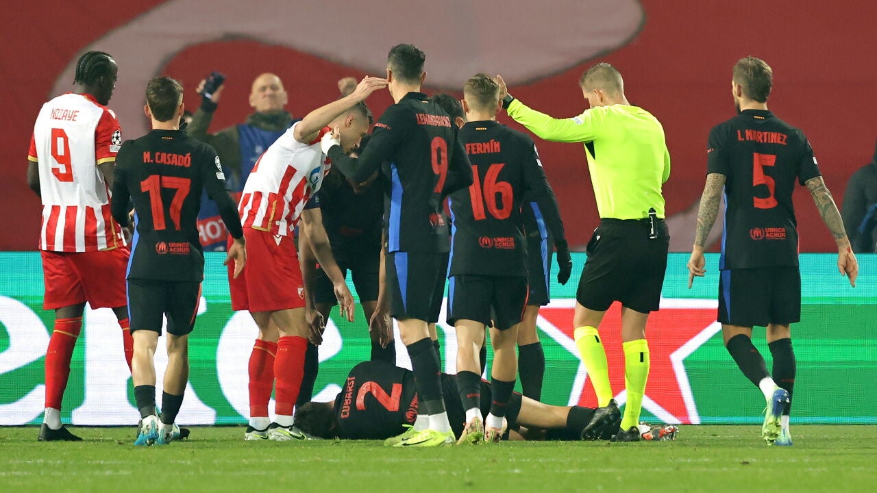 Gavi shows how Cubarsí's face looked after the kick he received in the ...