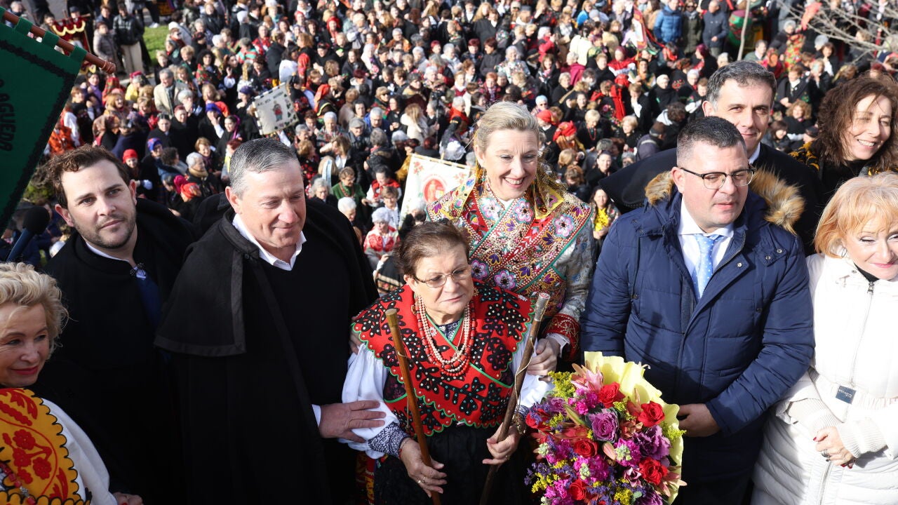 Unas 1.500 'águedas' con sus trajes tradicionales toman el mando en Zamora
