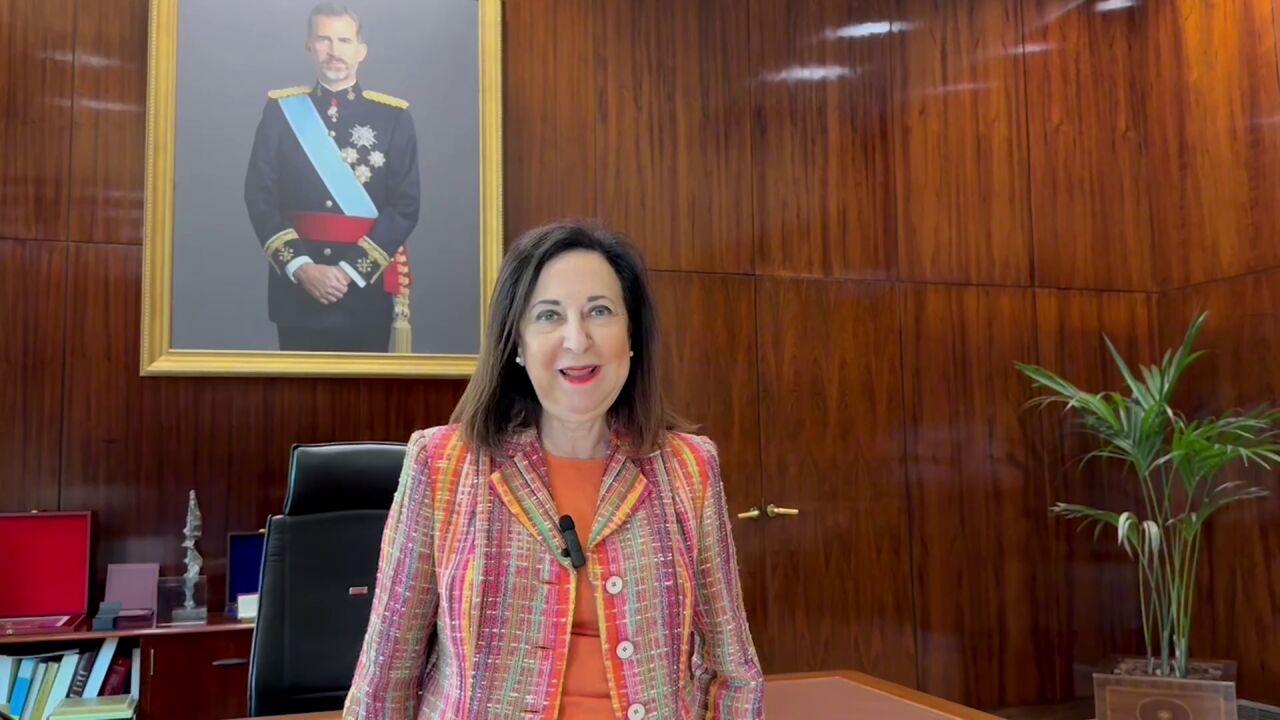 Robles felicita a los militares por su Día y recuerda: "Tenemos que ...